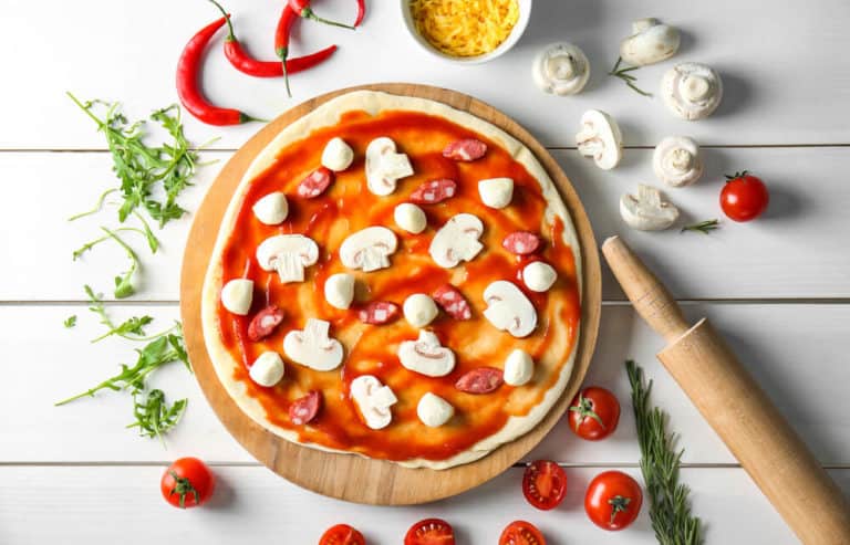 5+ Best Pizza Makers Australia (Reviews & Ratings For 2022)
